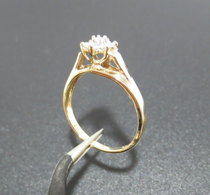 STUNNING 10K YG LADIES DIAMOND CLUSTER RING .25 tcw SZ 7 1.94 grams (AI ...