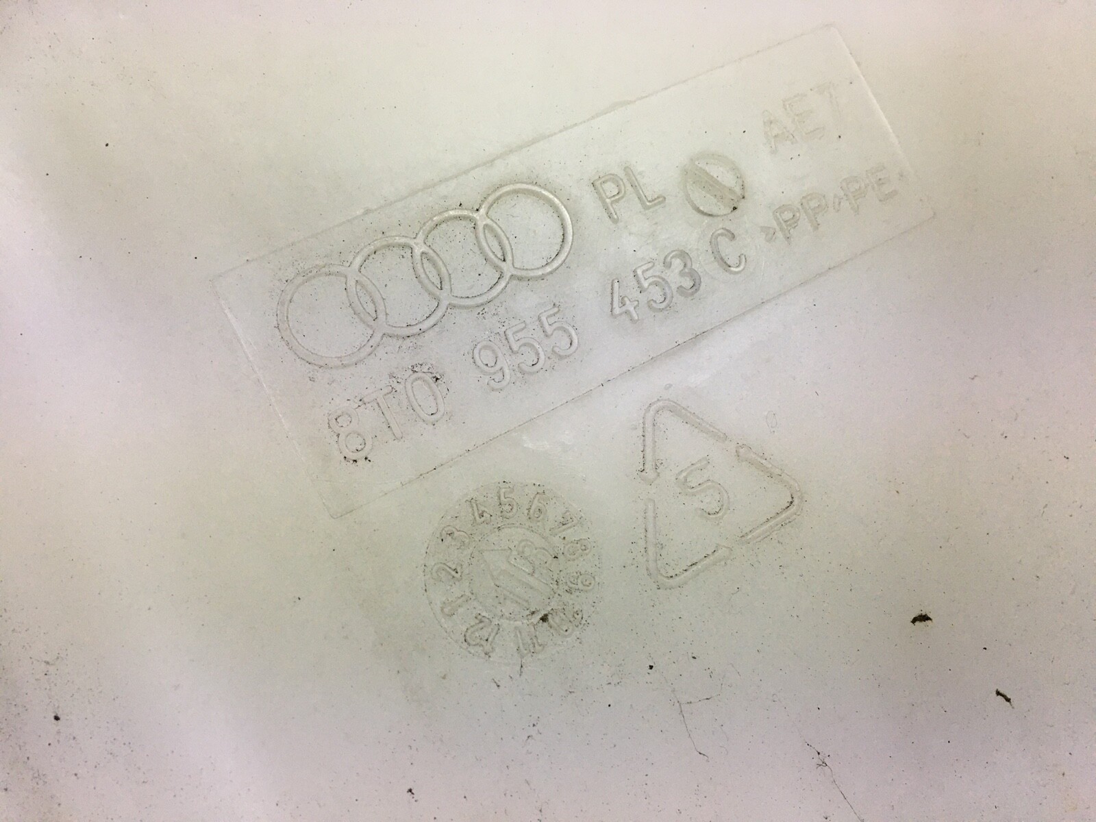 AUDI A4 B8 2008-15 WINDSCREEN WASHER FLUID BOTTLE TANK CONTAINER ...