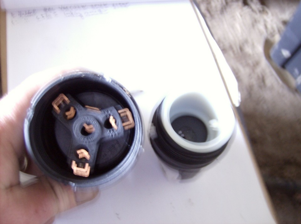 HUBBELL 3P-4W-125/250VAC TWIST LOCK PLUG CS6365C | eBay