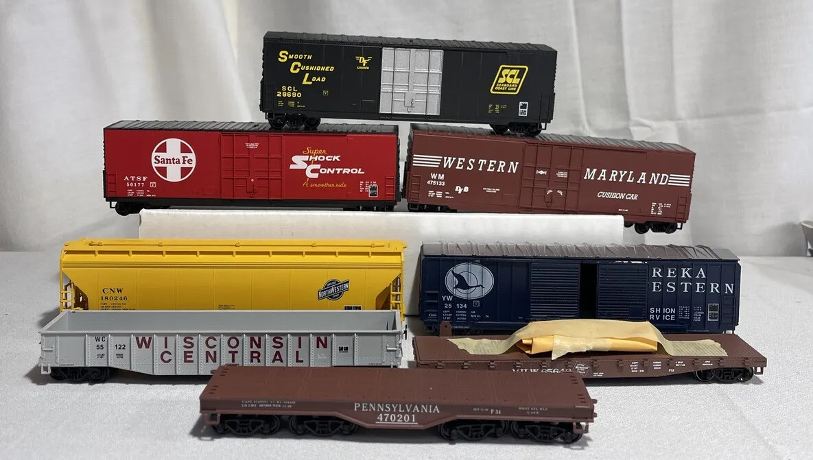 HO Scale Train Cars Mixed Groupings Of Different Train Cars AS Is Lot 8 ...