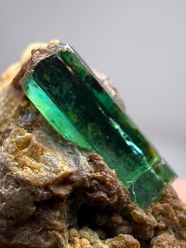 25 Ct. Full Terminated Loop Clean Emerald Crystal On Matrix – AFG ...