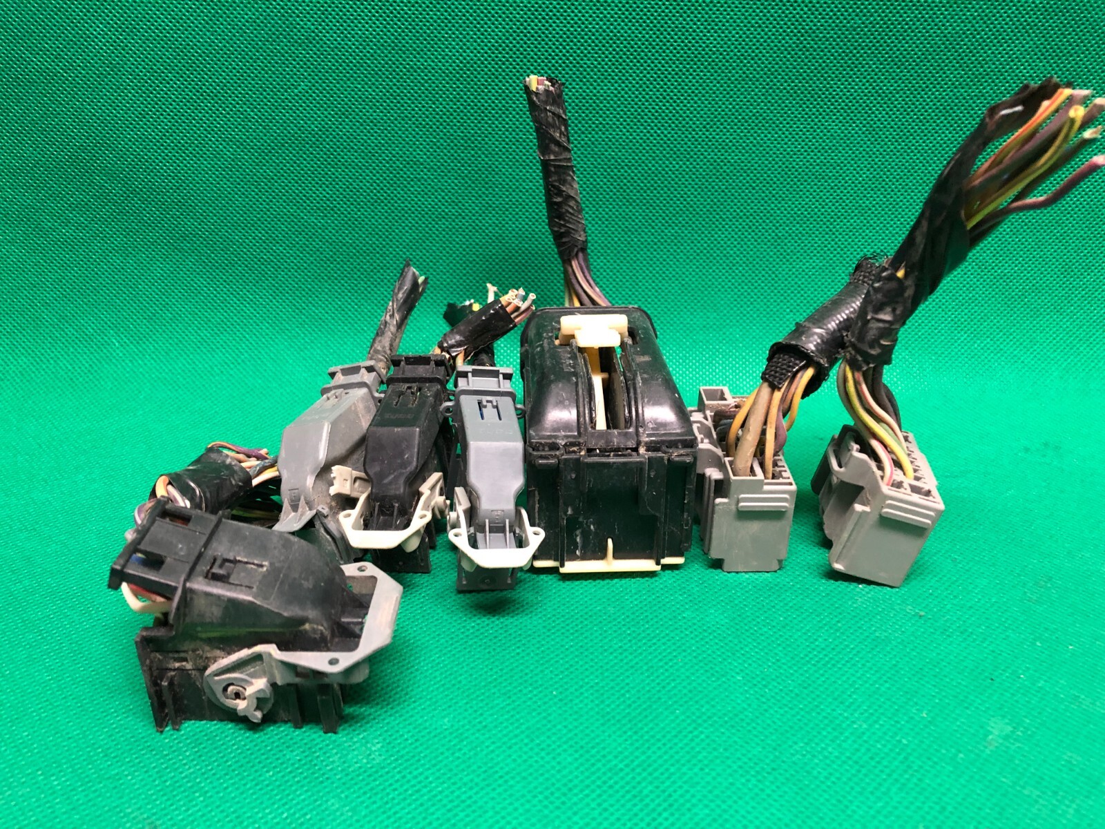 WIRING HARNESS PLUG CONNECTOR 08 FORD F250 FUSE RELAY BOX FUSEBOX 7C3T ...
