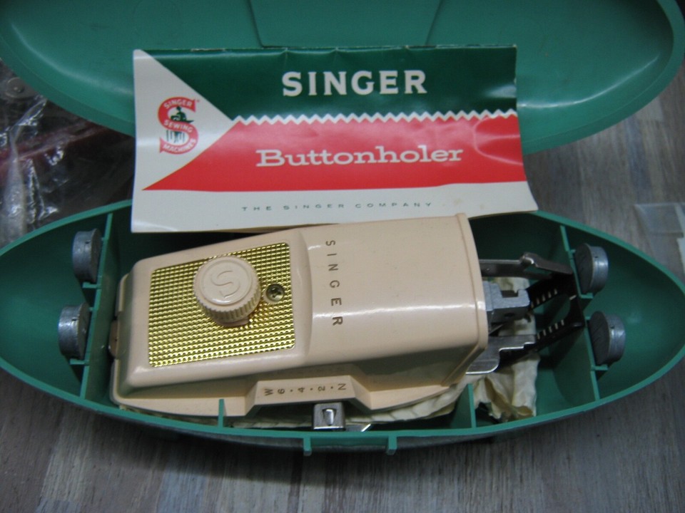 VINTAGE 1980 SINGER SEWING MACHINE 833no full tested as is part or ...