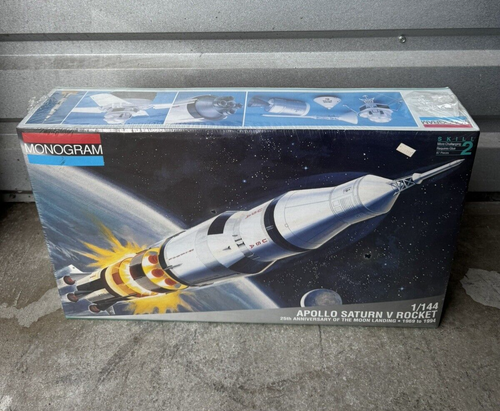 VINTAGE FACTORY SEALED MONOGRAM APOLLO SATURN V ROCKET Plastic Model ...