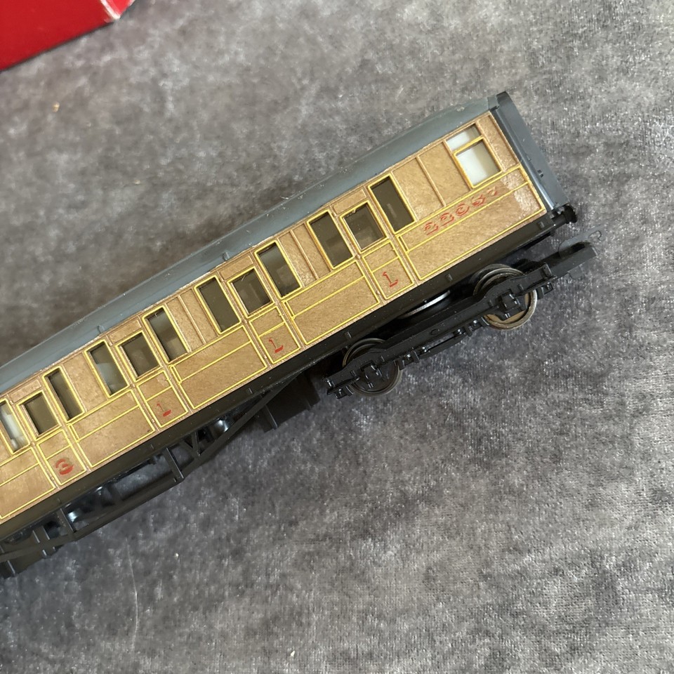 Hornby R448 22357 LNER Gresley Teak Coaches OO Gauge | eBay UK