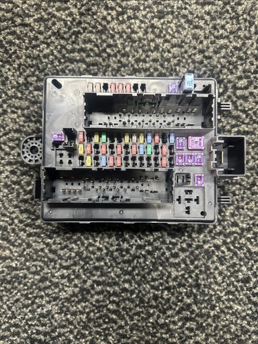 OEM 2017 2018 GM Cadillac XT5 Fuse and Relay Box 84051359 812968063 | eBay