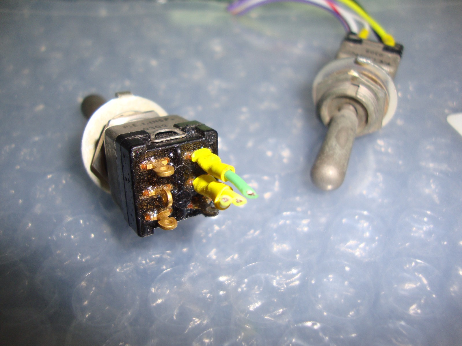 2 units lot Cutler Hammer/Eaton Toggle Switch 8869K4 MS90311-231 | eBay