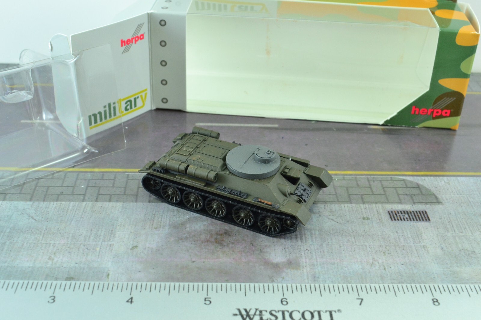 Herpa 746670 T-34 Soviet BREM Military Tow Recovery Tank Green WWII 1: ...