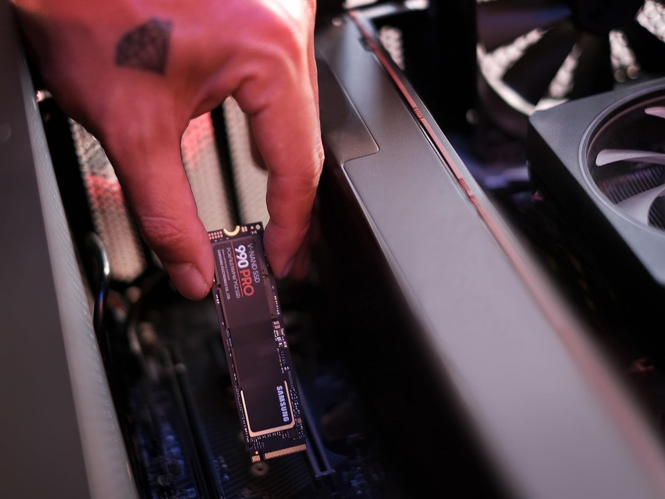 NEW Samsung 990 PRO SSD NVMe M.2 Gen4 M.2 2280 Internal 7,450 MB/s MZ-V9P2T0B/AM | eBay