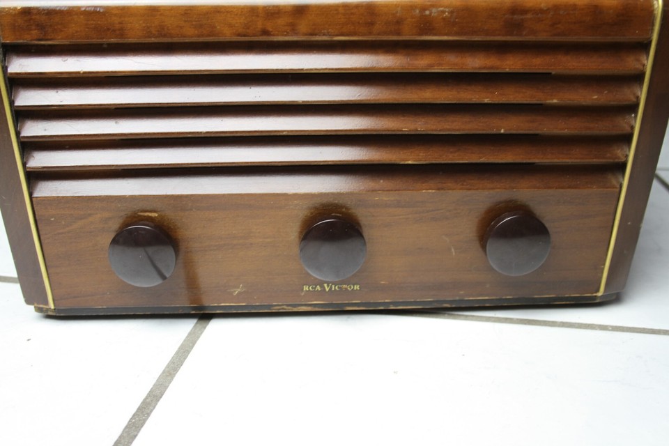 RCA Victor Model 66X13 Wood Tube Radio Golden Throat Tone Hums For ...
