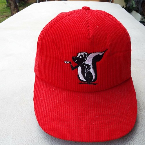 Skunk animated red hat ball cap | eBay