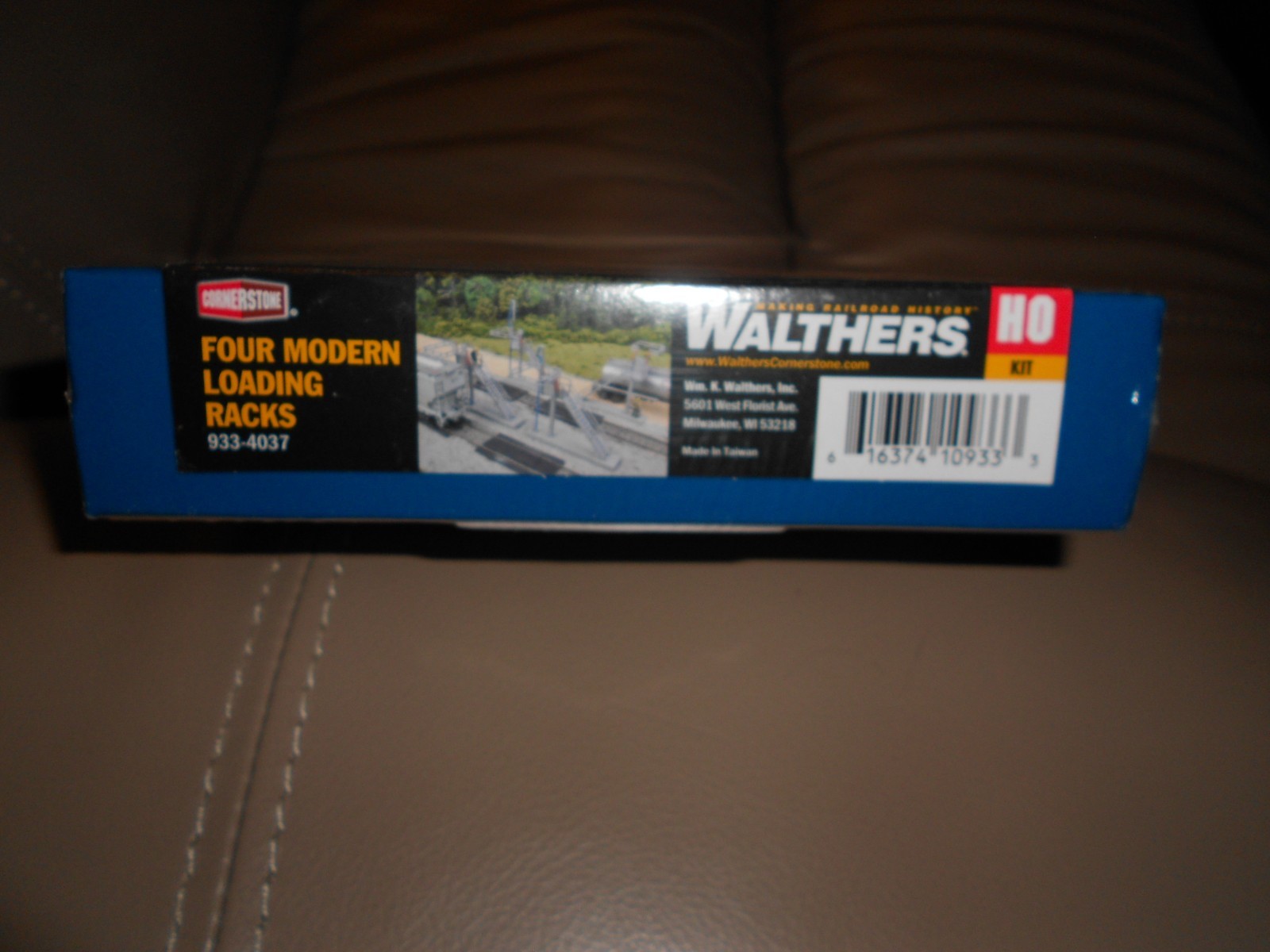 WALTHERS / CORNERSTONE FOUR MODERN LOADING RACKS 933-4037 HO SCALE | eBay