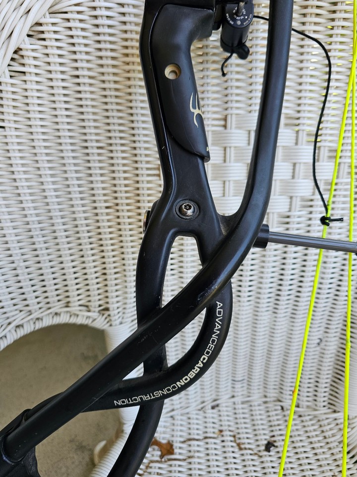 Hoyt Carbon Matrix Compound Bow...29 1/2 to 31"" DL....70#....archery ...