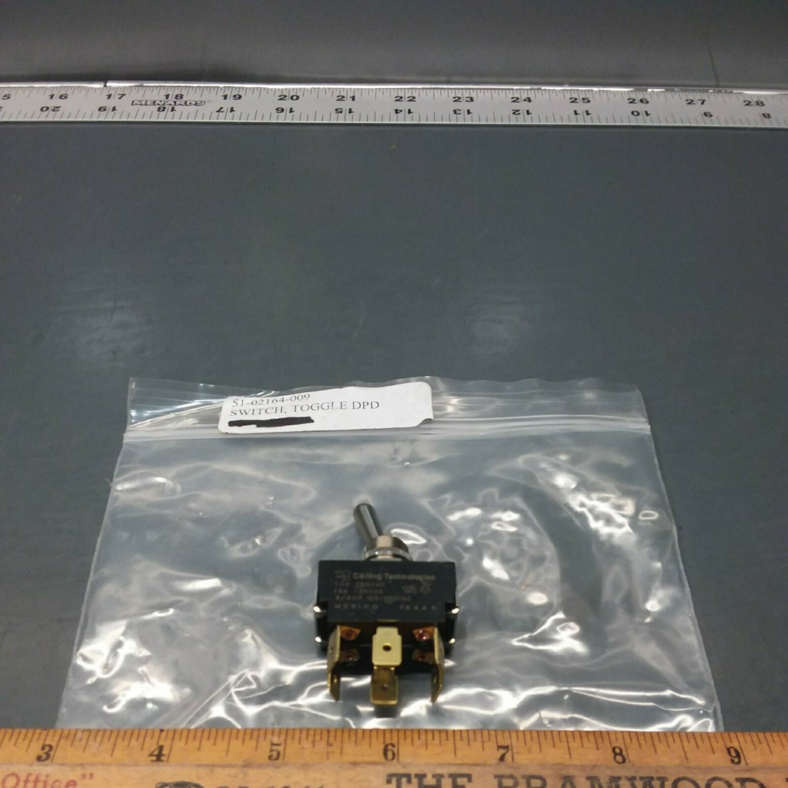 Gillig 51-02164-009 Toggle Switch, Carlingswitch G-Series 125-250VAC 3 ...