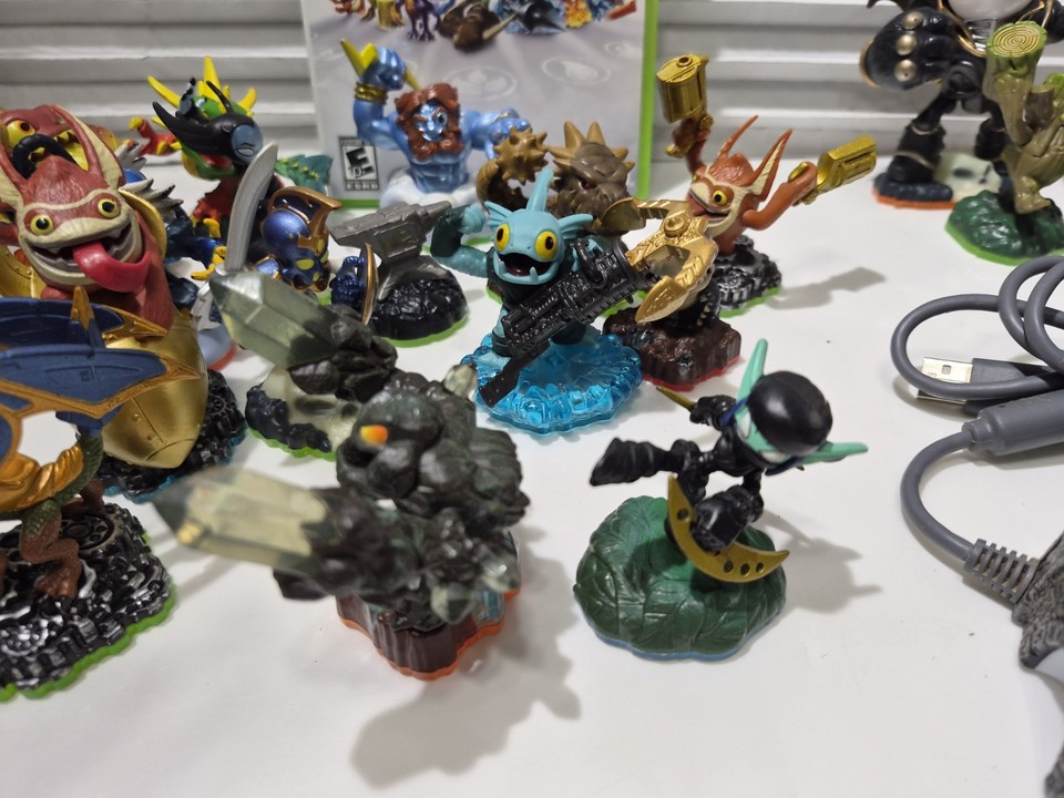 Skylanders Case And 2 Game Sets With 15 Each characters Portal Included ...