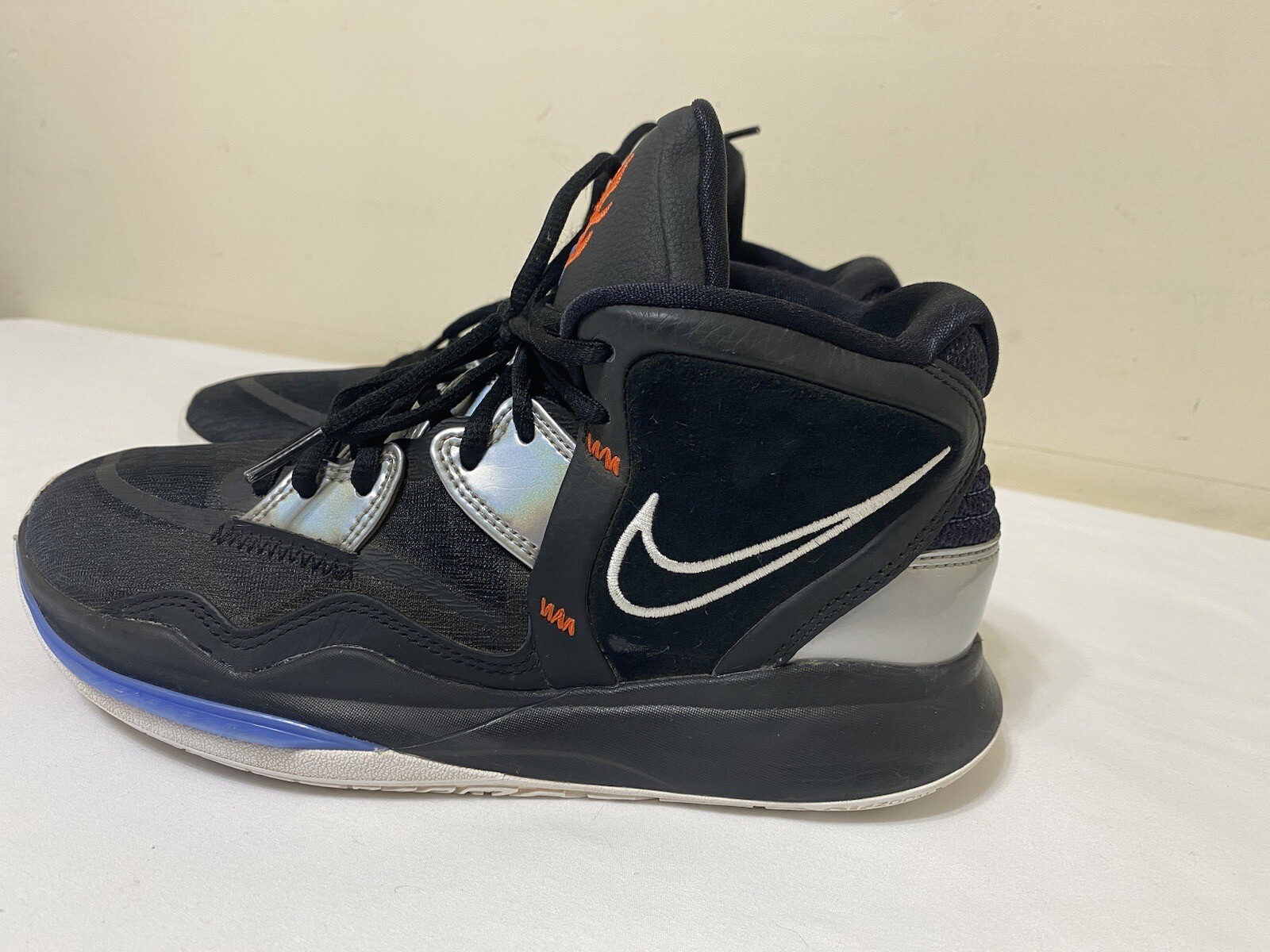 Nike Kyrie 8 Infinity EP "Fire and Ice" Black/White D… - Gem