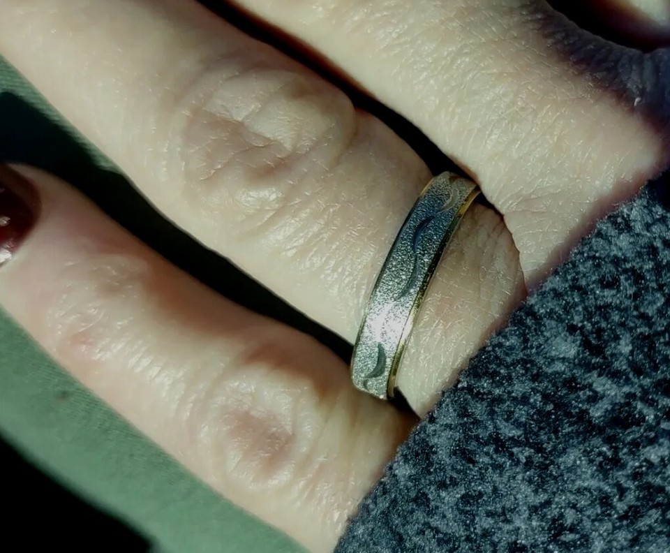 Silver & Gold Diamond Dust Band Unisex Wedding/Engagement Ring,Size 7 ...