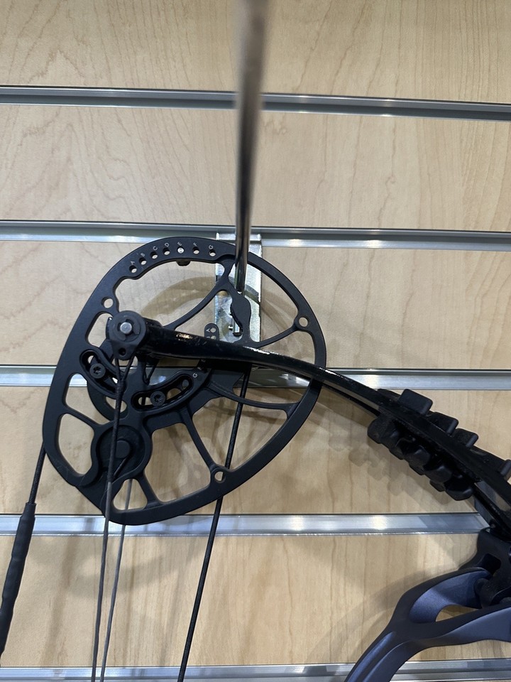 LEFT HANDED Hoyt Pro Force 30-40 Lbs 32"-29" Draw Length | eBay