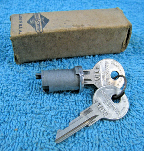 NOS Briggs & Stratton Tumbler + 2 Matching Basco Keys H1030 85205 ...