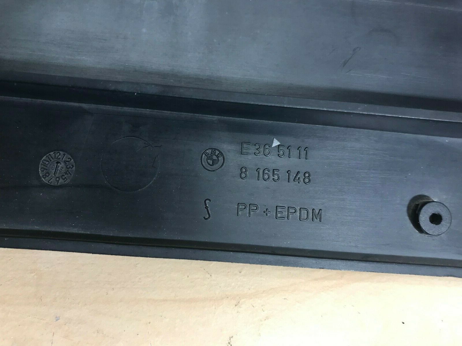 BMW E36 318 325 328 LICENSE PLATE BRACKET OEM 8165148 | eBay