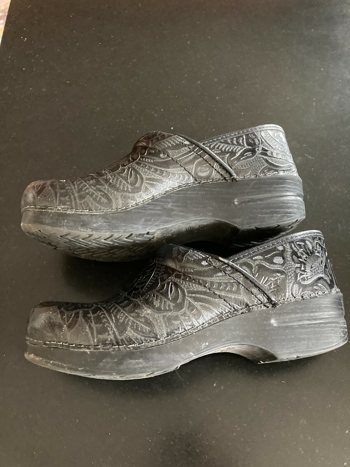 DANSKO Professional Black Embossed Women's 39 Clog - Gem