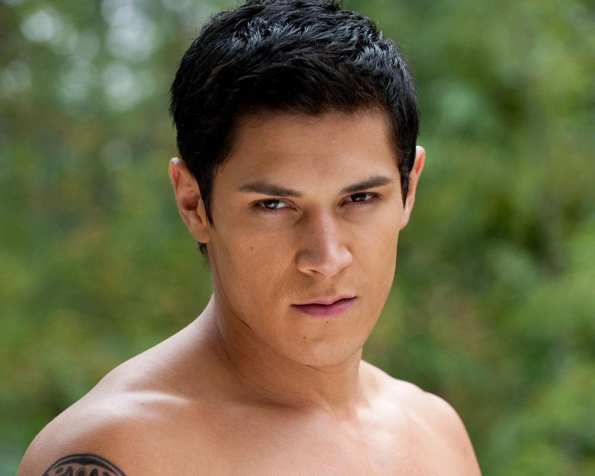 Alex Meraz Wolf Pack