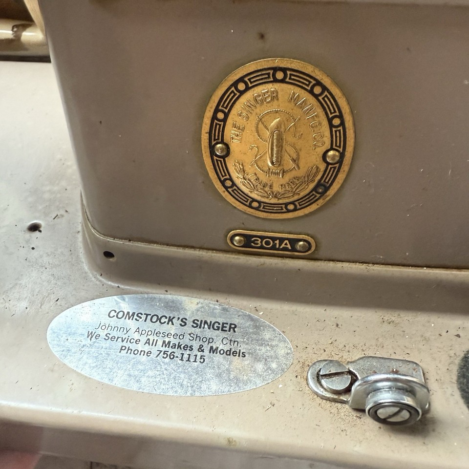Singer Manufacturing Company Vintage 1950s Sewing Machine & Case 301A ...