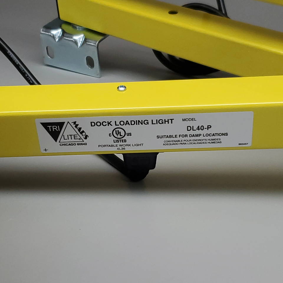 TRILITE Double Strut Dock Light Fixture Yellow W/ LED Bulb DL40-PLED ...