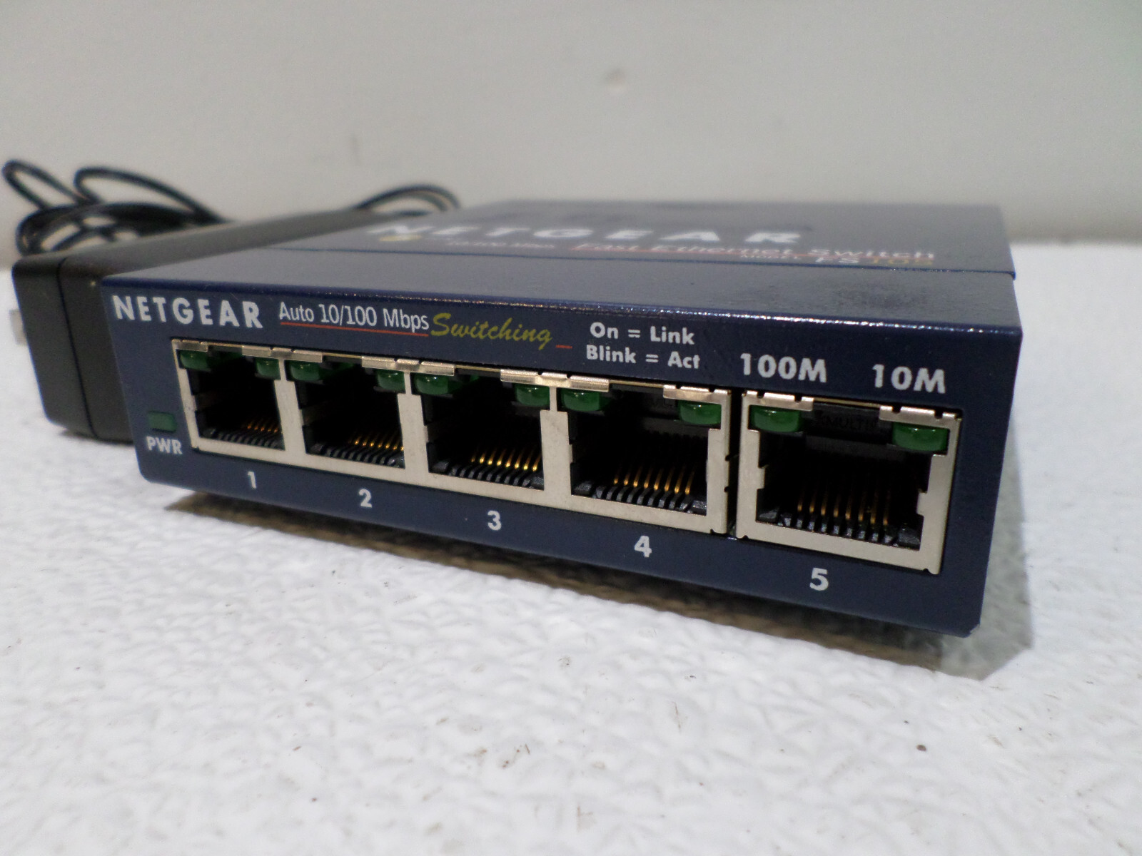 NETGEAR 5 Port Fast Ethernet Switch Model FS105 v2 10/100 Mbps w/ Power ...