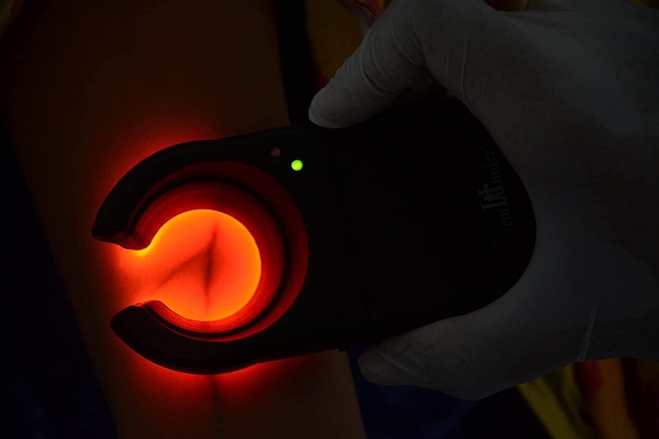 VeinHunter LED Vein Finder, Vein Detector, Vein Locator Device FREE ...