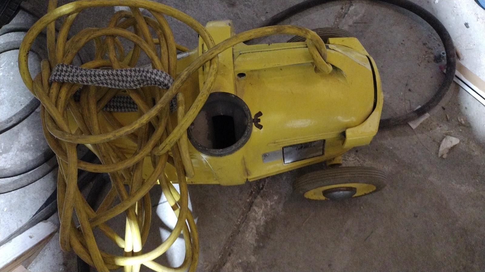 NSS M-1 PIG COMMERCIAL VACUUM Motor and Motor Housing,Wheels, Works .As ...