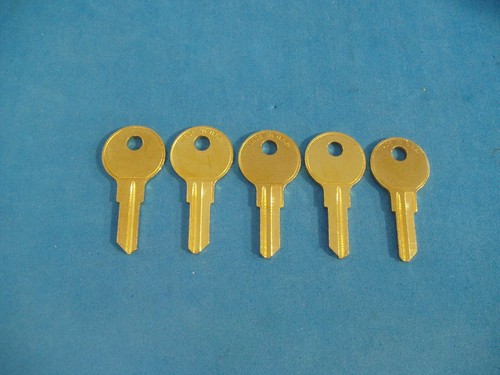 LOT OF FIVE LOCKSMITH Y11 KEY BLANKS FITS YALE SOLID BRASS MADE IN USA ...