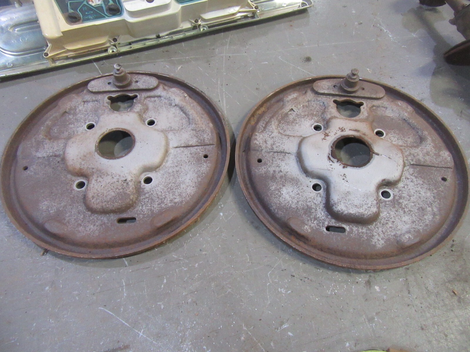 1970 Ford F250 two wheel drive front drum brake spindle backing mount ...
