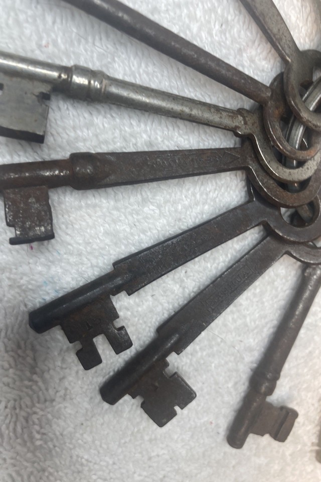 MIXED LOT 12 VINTAGE Vtg ANTIQUE SKELETON KEYS TAYLOR, SARGENT, NASHUA ...