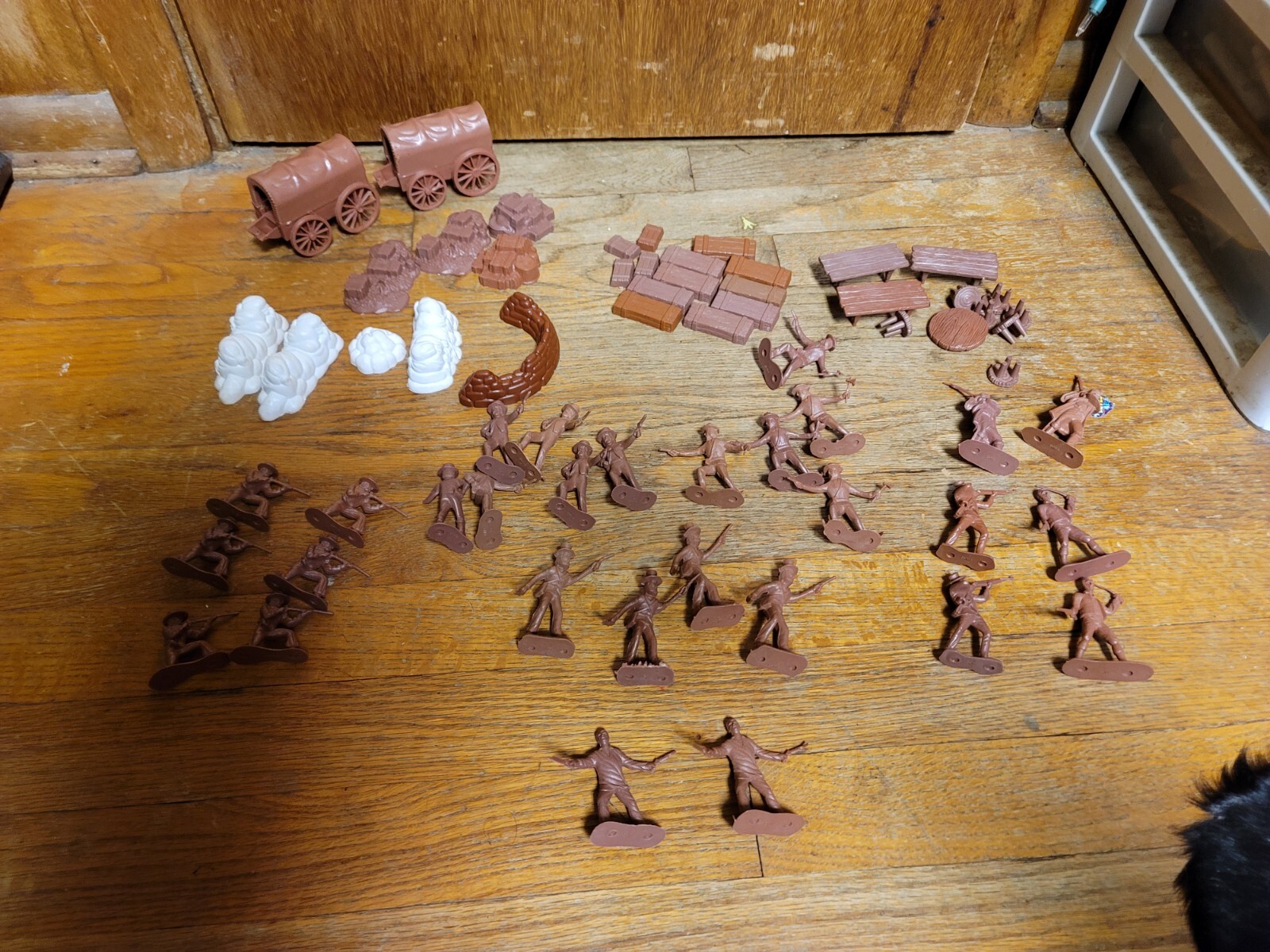 Cowboys mini Figures 64 pc set western china frontier toys wagon VTG ...