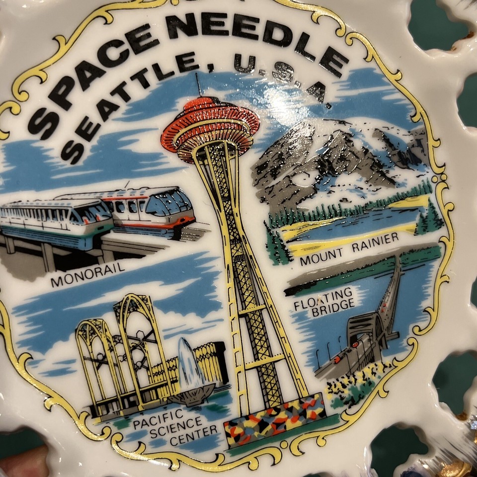 Vintage Souvenir Plate Travel 8” SPACE NEEDLE SEATTLE Mount Rainier ...