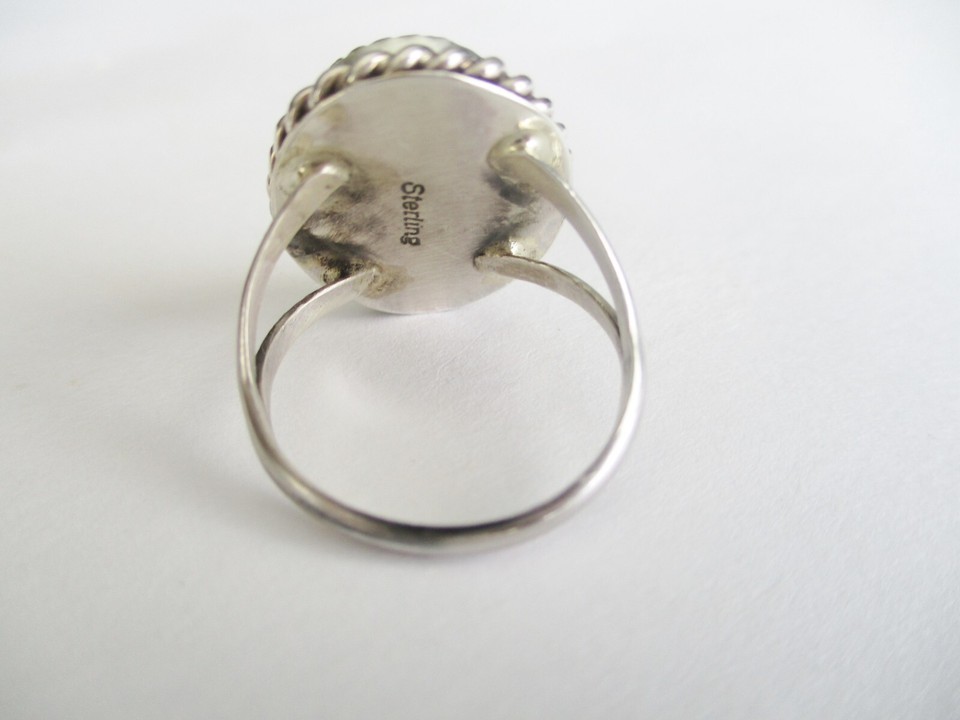 Size 7 Striking spinney oyster ring set in S.Silver Bezel Set Navajo ...