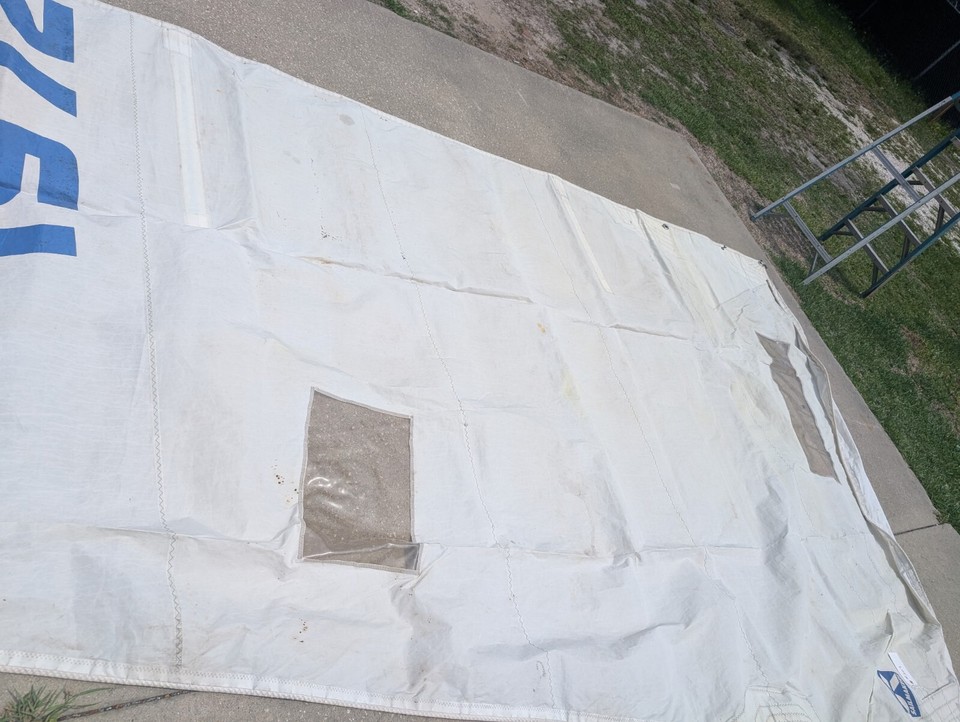 UK Sailmakers Main Sail (Luff: 26' 10" Leech: 29' Foot: 9' 3" Boom Tape ...