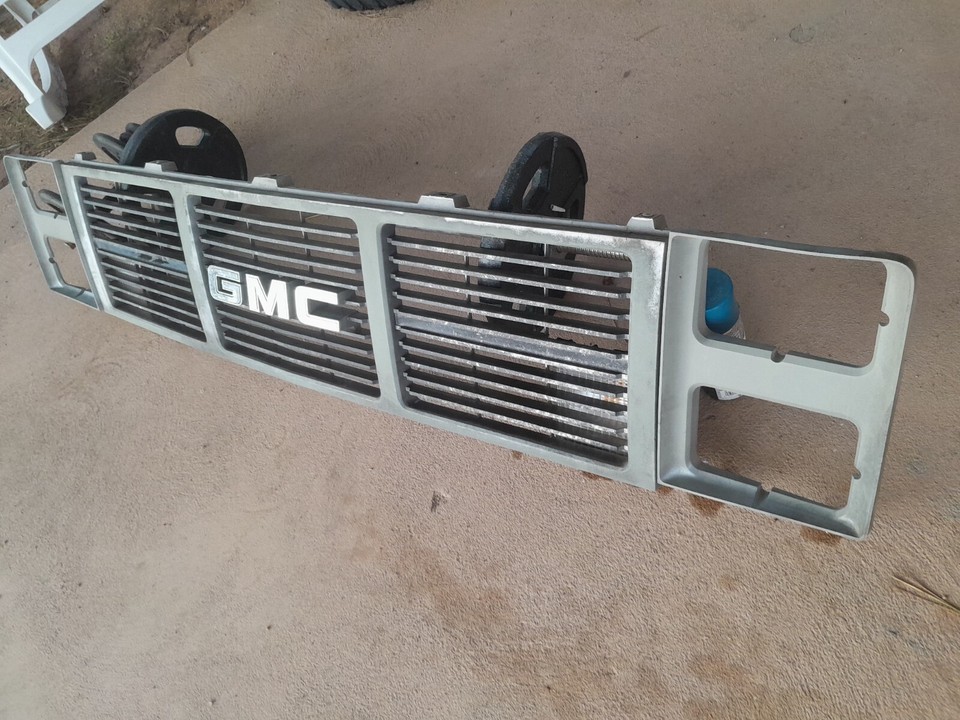 1985-1988 GMC Squarebody Truck SUV Grille Assembly | 15598754 | Genuine ...