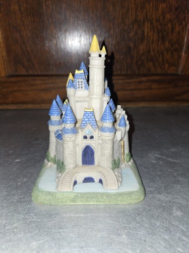 Disney Attraction Figure/Figurine Resin Hinged Box - CINDERELLA CASTLE ...