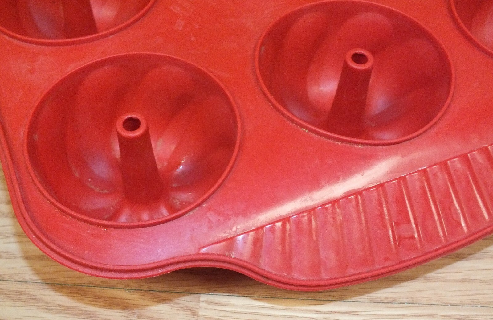 ROSHCO Silicone Bakeware 12 Hole Muffin / Tart Pan SLED RED Flexible ...