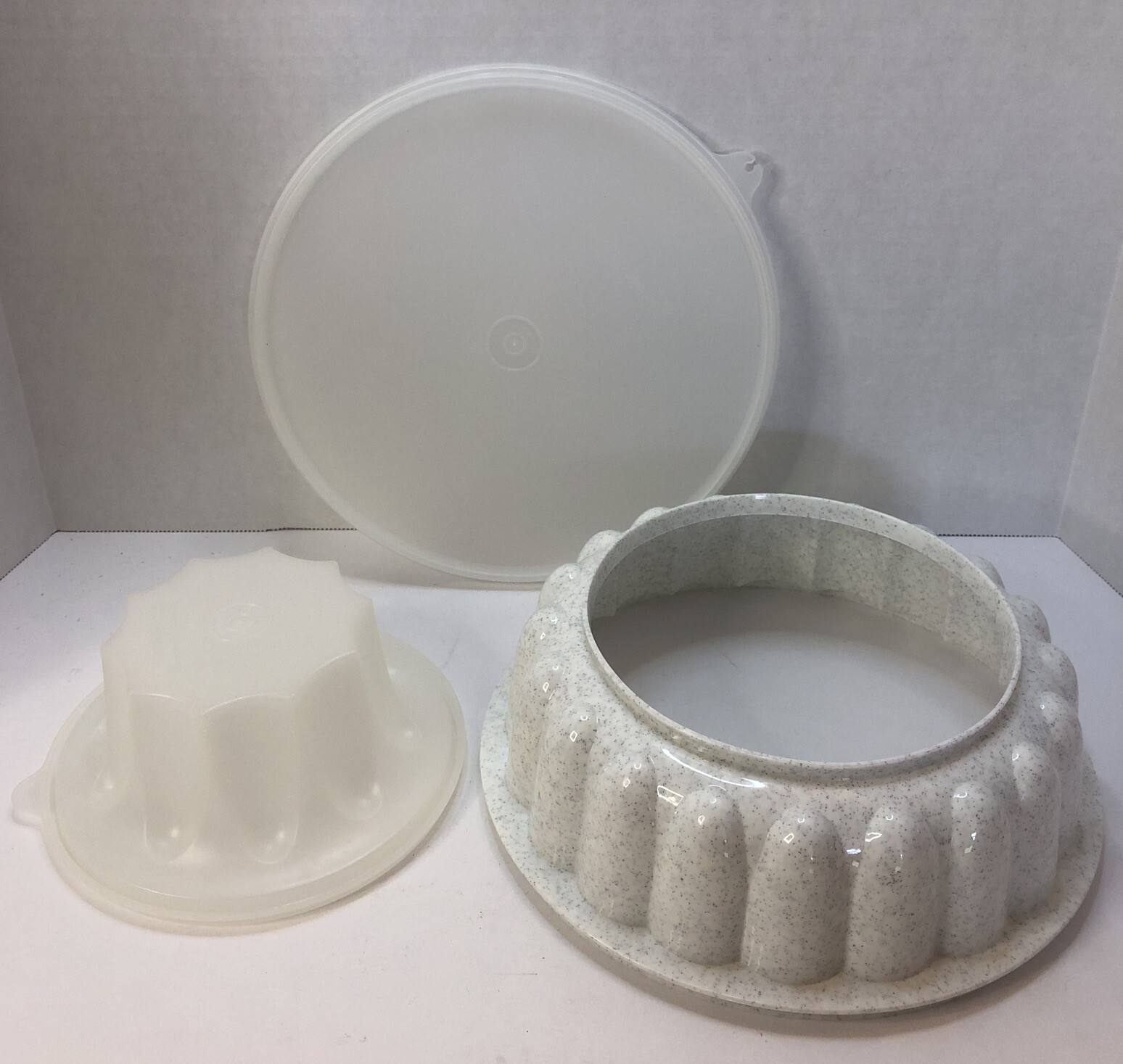 Tupperware 3 Piece Fluted Ring Jello Mold Bundt 1202-5 Speckle W Lid ...