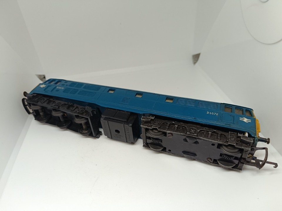 HORNBY TRIANG CLASS 31 D5572 BODY & CHASSIS OO GAUGE | eBay UK