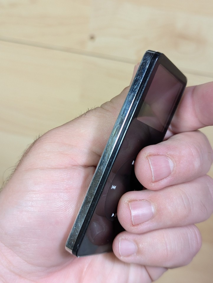 Apple A1137 iPod Nano 1st Generation 4GB Black - Tested - Doesn't Hold ...