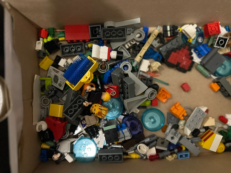 LEGO Minifigure Parts & Accessories Bundle – Bricks, Weapons, Gear ...