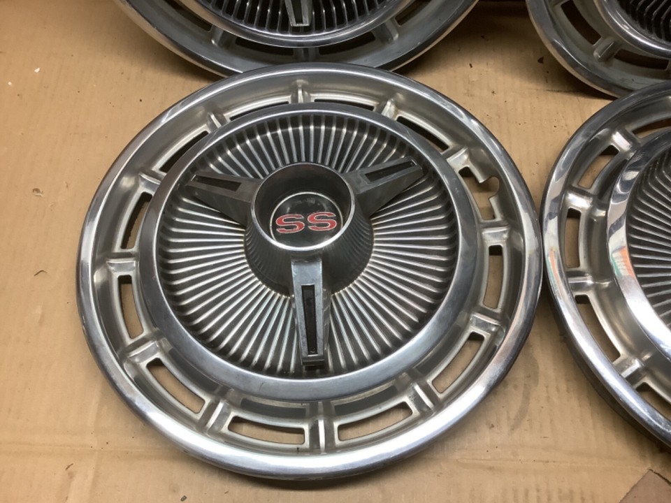 1963-1966 Chevy Impala Chevelle SS Hubcaps 14” SET Spinners USED OEM b ...