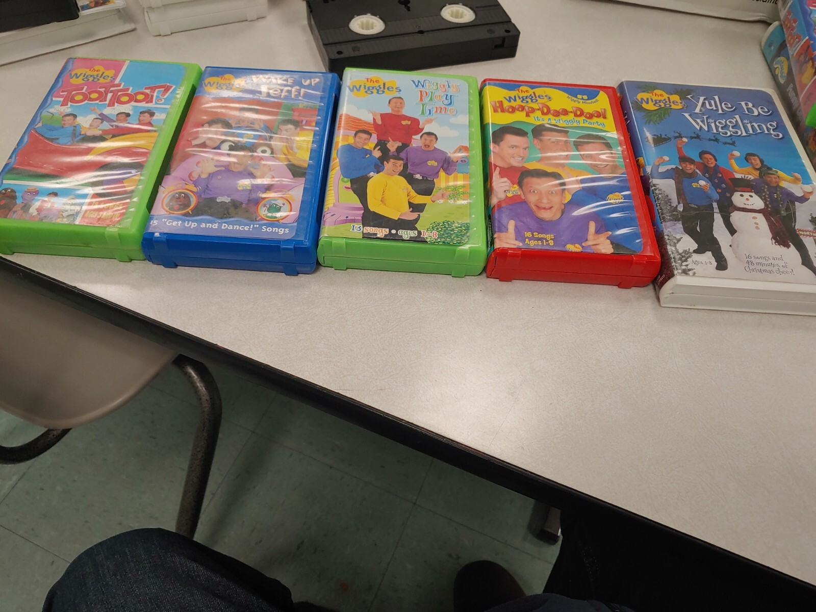 The Wiggles VHS Lot Of 5 Toot Toot, Hoop Dee Doo, Wake Up Jeff, Wiggly ...