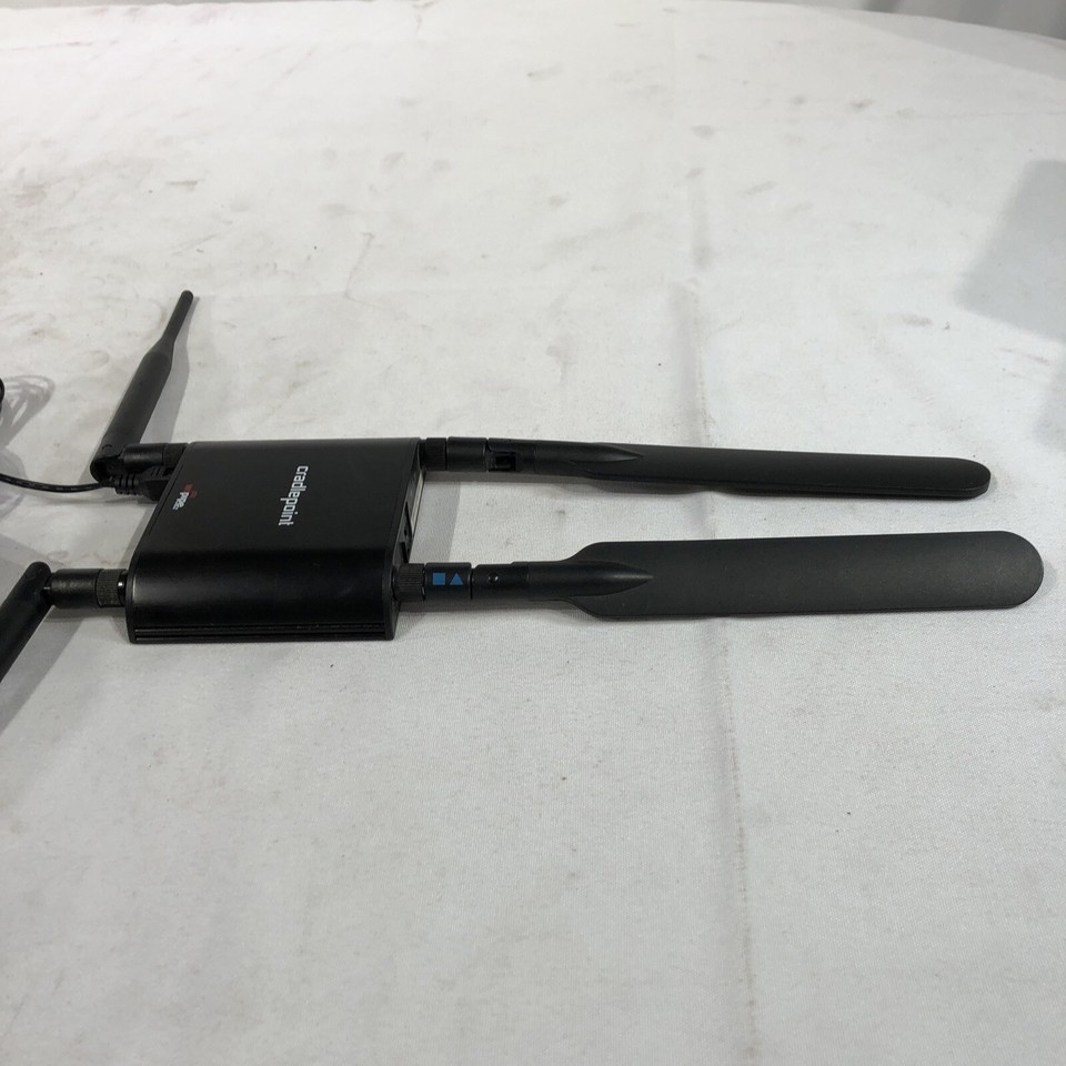 Cradlepoint IBR600C-150M-D LTE Multicarrier Router Bundle w/ Antennas ...