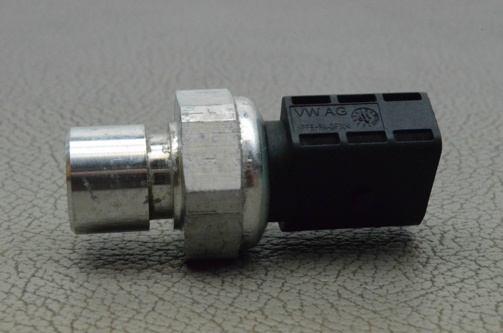 AUDI A4 B9 Genuine Air Conditioning Pressure Sensor OEM 5Q0959126A ...