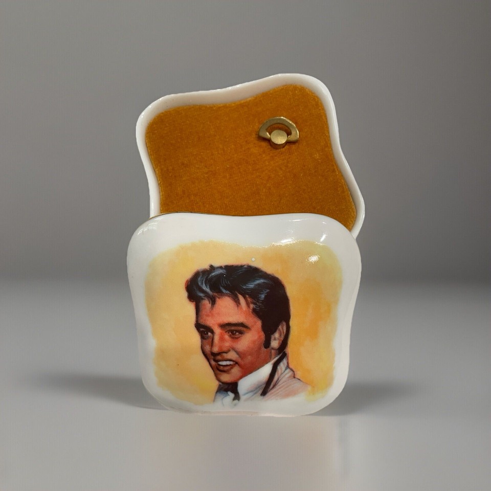 RARE LOT OF 18 VINTAGE ELVIS ITEMS CHECKBOOK CASE, MUSIC BOX, PINS ...